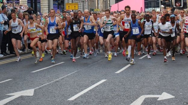 Blaydon Race runners to set off with 1861 hand bell - BBC News