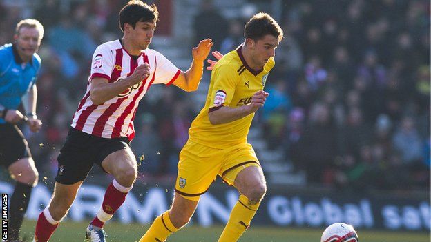 Jay Rodriguez completes Southampton move from Burnley - BBC Sport