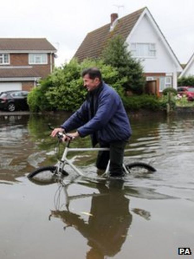 Elmer villagers evacuated amid heavy rain and flooding - BBC News