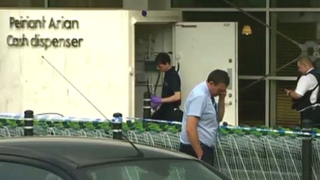 Waitrose robbery: Gang attack guard and steal cash - BBC News
