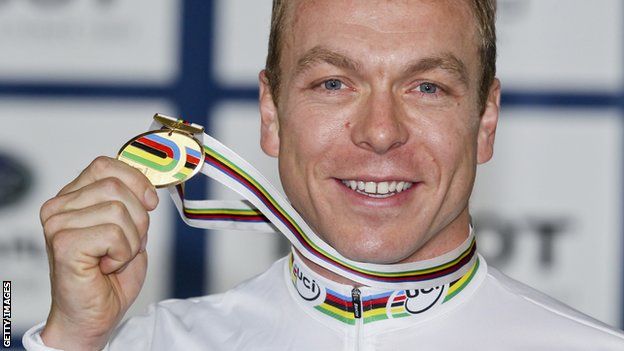 Sir Chris Hoy and Shanaze Reade lead GB cycle team - BBC Newsround
