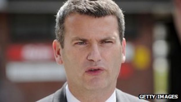 Lawyer Mark Lewis settles hacking libel claim - BBC News