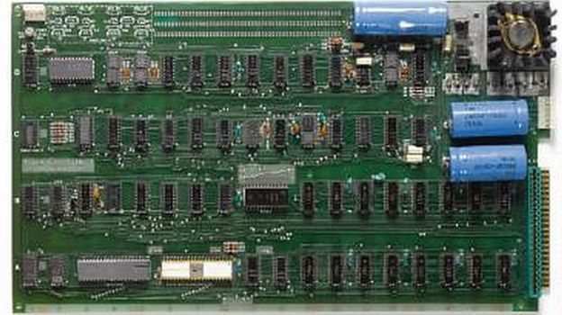 Historic Apple 1 computer sold at auction - BBC News