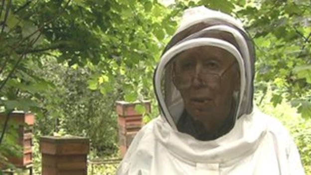 Queen's Birthday Honours: Beekeeper recognised - BBC News