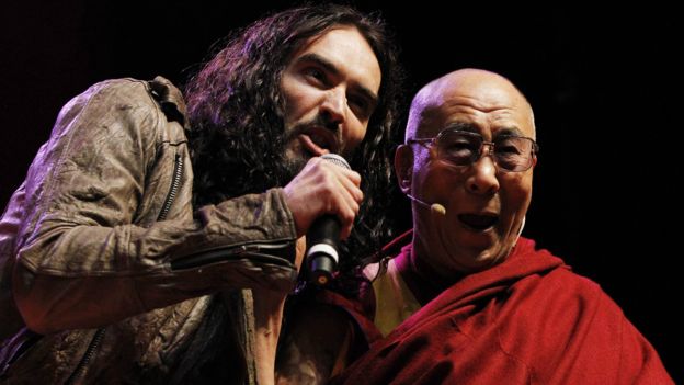 Dalai Lama defies protesters to open Aldershot Buddhist centre - BBC News