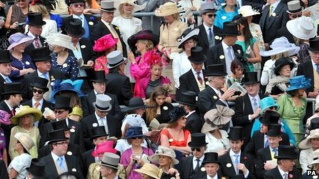 Royal Ascot: Thousands of racegoers gather on first day - BBC News