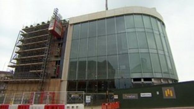Exeter John Lewis gets 3,000 job applicants - BBC News