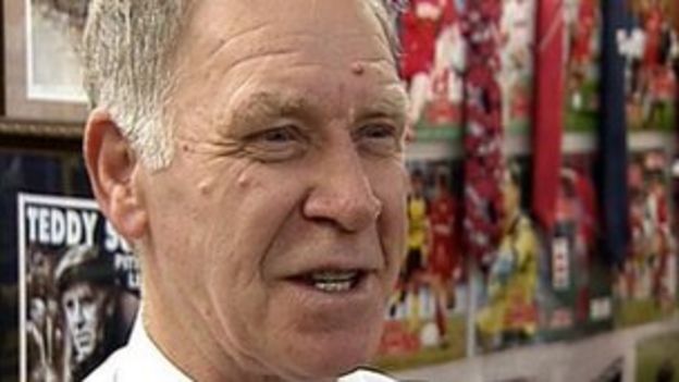 Aberdeen FC 'true legend' Teddy Scott dies aged 83 - BBC News