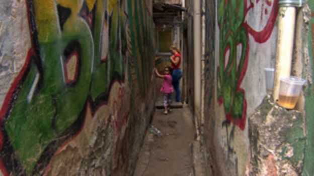 Life inside Rio's slum city - BBC News