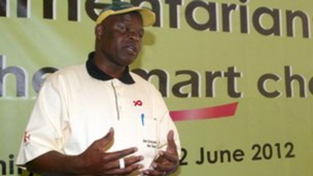 Zimbabwe's MPs to be circumcised in bid to fight HIV - BBC News