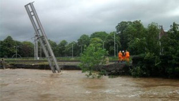 Flooding disruption in Cumbria eases - BBC News