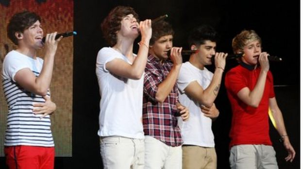 One Direction hit 12 million sales in less than a year - BBC News