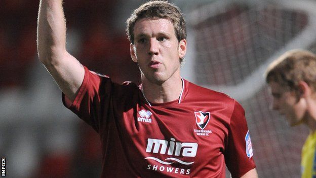 Cheltenham Town manager Mark Yates backs Jeff Goulding to shine - BBC Sport