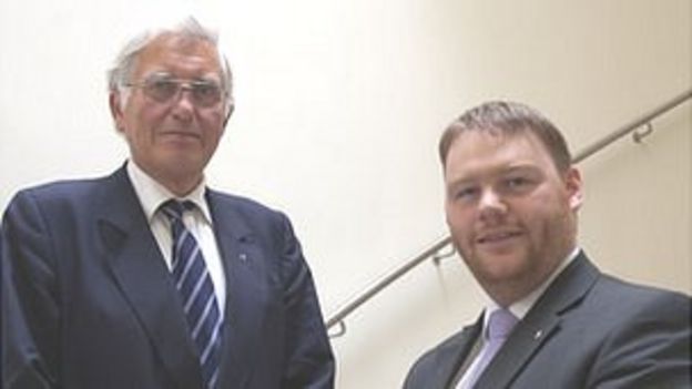New leader elected for Midlothian Council - BBC News