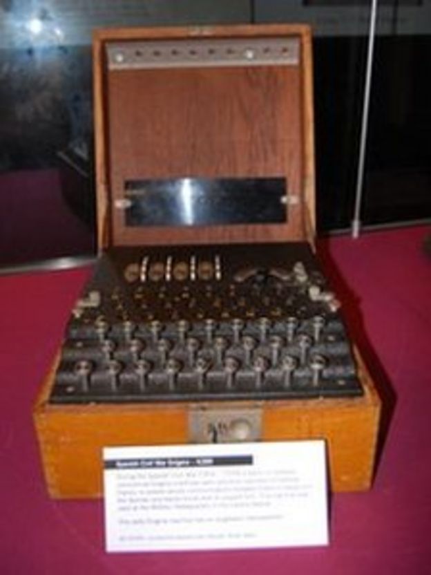 GCHQ gives rare Enigma machine to Bletchley Park museum - BBC News