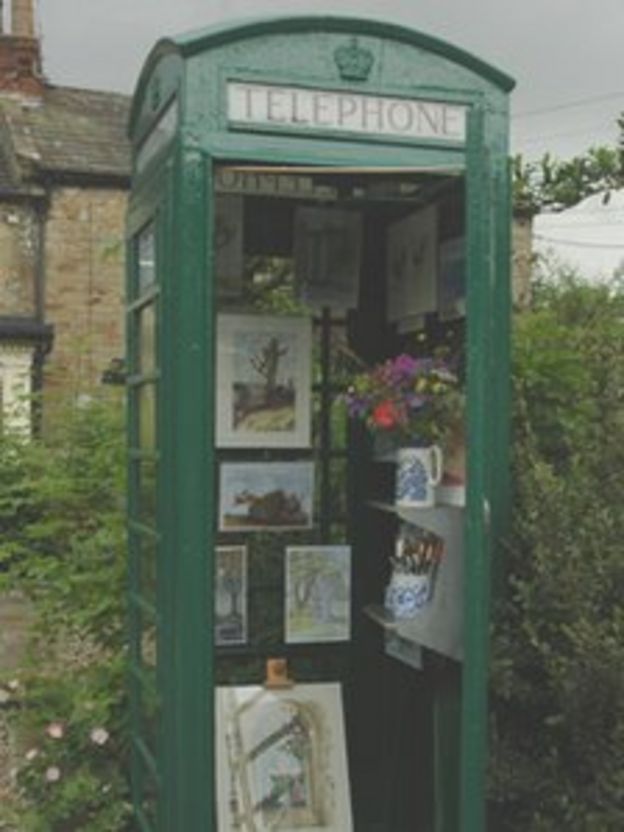 Phone box 'art gallery' opens in Teesdale - BBC News