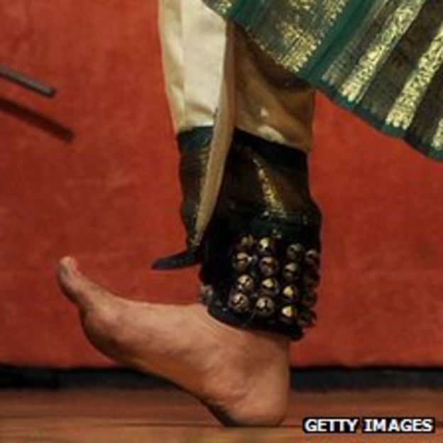 Bollywood dance explained - BBC News