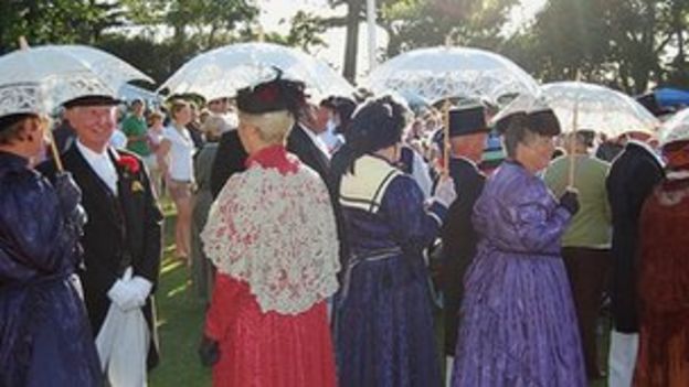 Guernsey's Viaer Marchi festival is cancelled for 2012 - BBC News