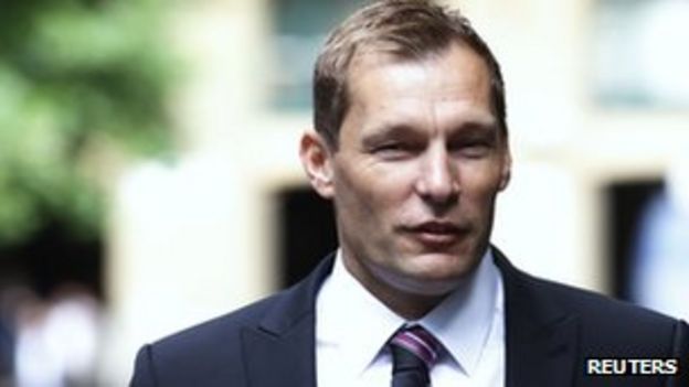 Timeline: Ian Tomlinson's death - BBC News