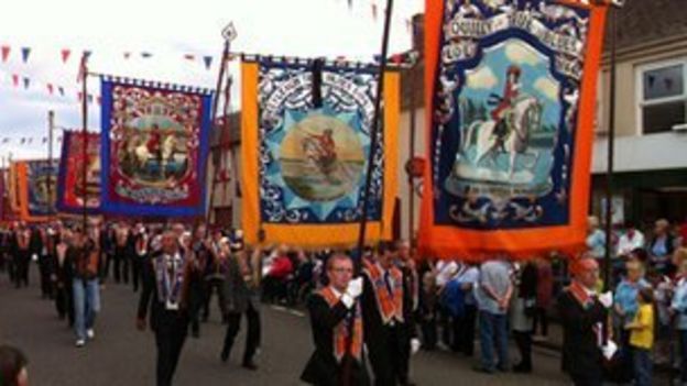 Debate will continue even after Ardoyne parade - BBC News