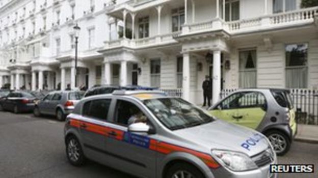 Eva Rausing death: Police wait to quiz husband - BBC News