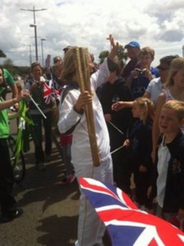 Olympic torch relay: Jersey welcomes flame - BBC News