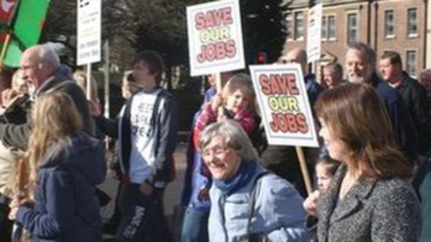 Remploy staff in Wales join strike over factory closures - BBC News
