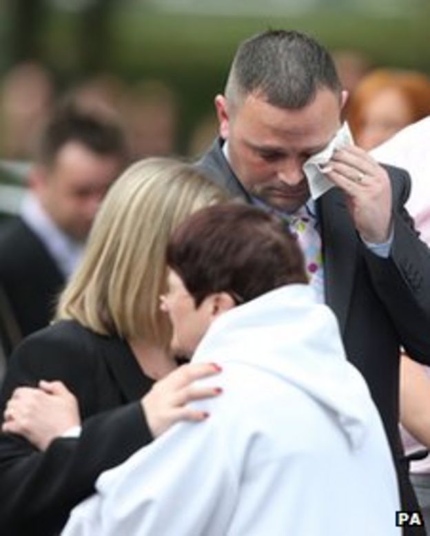 Jamie Heaton funeral: Shaw stands still in farewell to blast victim ...