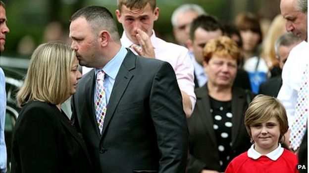 Jamie Heaton funeral: Shaw stands still in farewell to blast victim ...