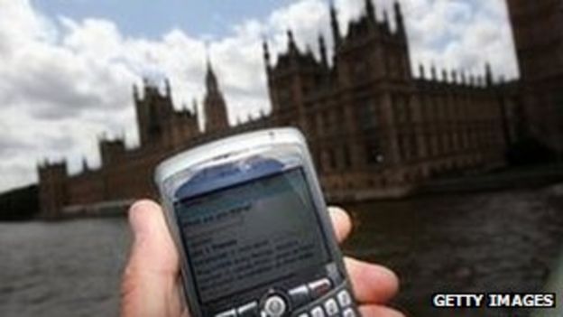 Free wi-fi network launches in London's West End - BBC News