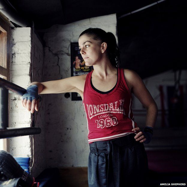 Female fighters in the ring - BBC News