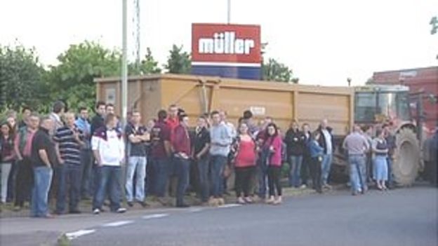 Milk prices row: Farmers meet with Muller dairy owners - BBC News