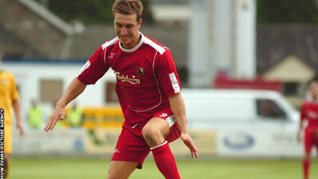 Port Talbot's Rhys Griffiths admits Plymouth Argyle contract talks ...