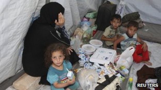 Jordan's desert camp for Syrian refugees - BBC News