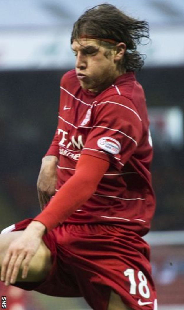 Dundee sign Davide Grassi and Mark Stewart - BBC Sport