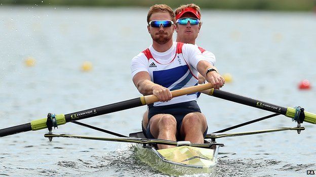 London 2012: Brit rowing pair win bronze medal - BBC Newsround