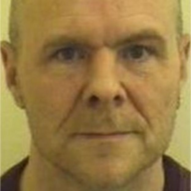 Huddersfield killer David Mitchell absconds from prison - BBC News