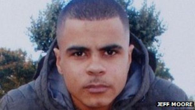 Mark Duggan shooting: Service marks riots death - BBC News