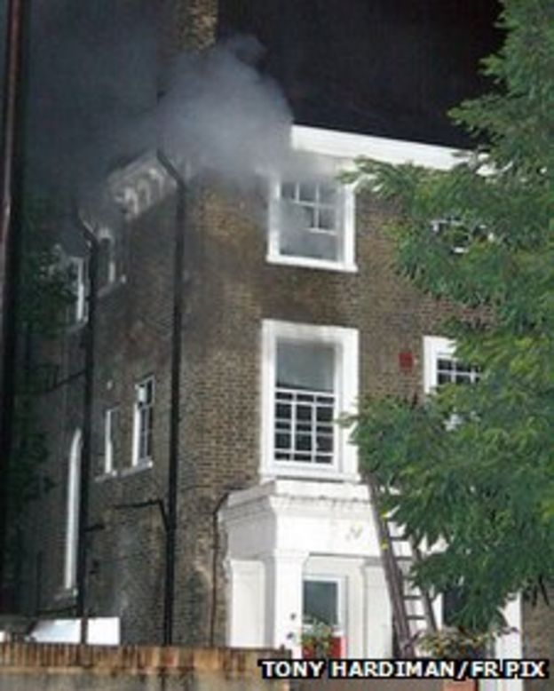 Man dies after hostel fire in Hackney - BBC News