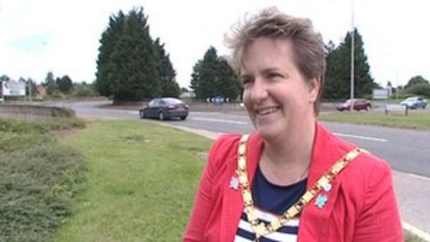 London 2012: Greg Rutherford roundabout plan - BBC News