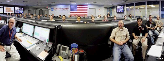 Nasa's Curiosity Mars rover set for high risk landing - BBC News