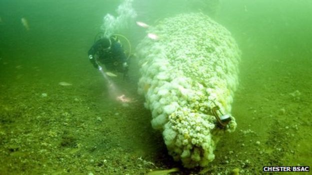 Chester divers attempt to save Resurgam II submarine - BBC News