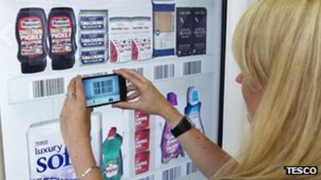 Tesco try out virtual grocery shopping at Gatwick Airport - BBC News