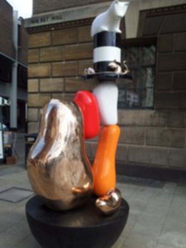 Snowy Farr memorial celebrates Cambridge fund-raiser - BBC News