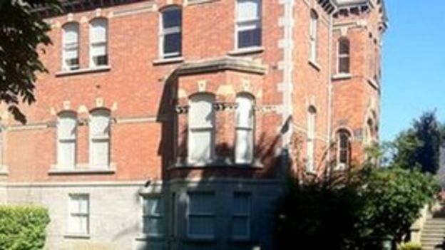 Tom McFeely's Dublin home repossessed - BBC News
