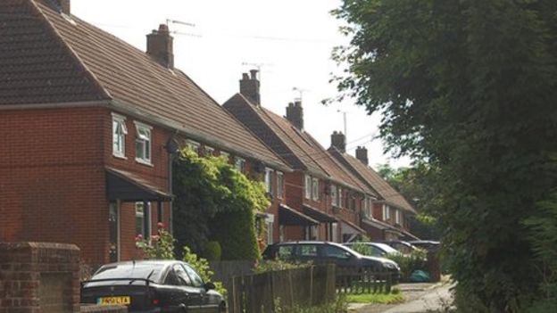 Hungerford massacre: Reluctant remembrance 25 years on - BBC News