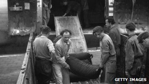 Project remembers Berlin Airlift - BBC News