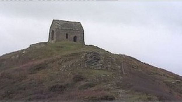 Cornish pilgrimage to Rame Head Chapel revived - BBC News
