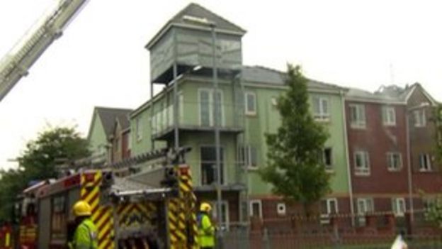 Flats evacuated after fire in Wolverhampton - BBC News