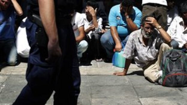 Greeks confront crime wave amid austerity - BBC News